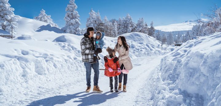 10 Ways to Keep Your Family Safe While Travelling - Holiday Tours & Travel